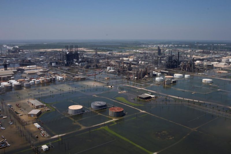 Oil slips after Harvey floods U.S. refineries | BOE Report